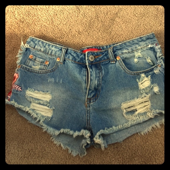 Signature Studio | Shorts | Really Cute Ripped Jean Shorts Never Worn ...